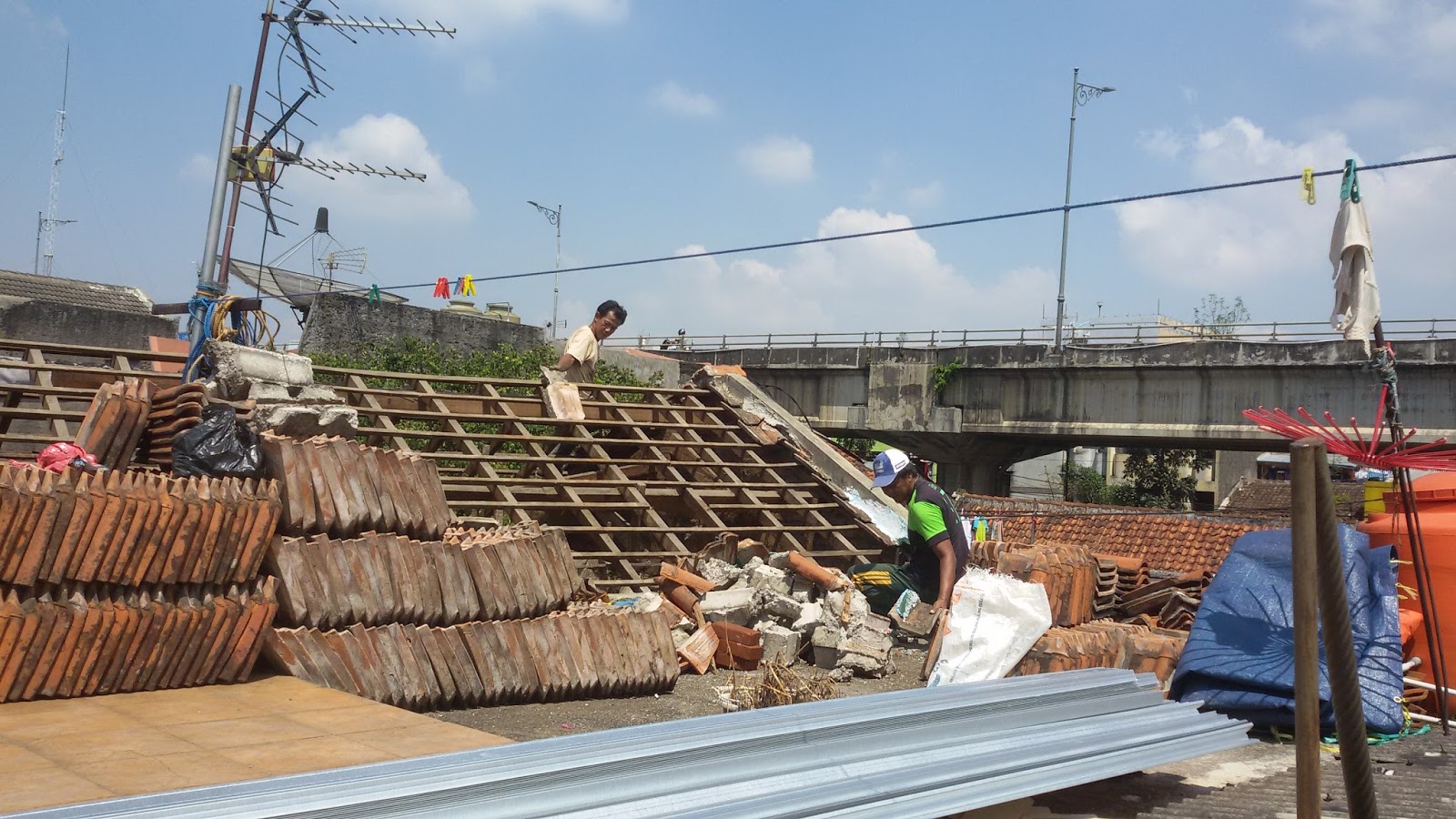 SPECIAL RENOVASI ATAP RUMAH : HARGA BONGKAR PASANG ATAP RUMAH DI BANDUNG