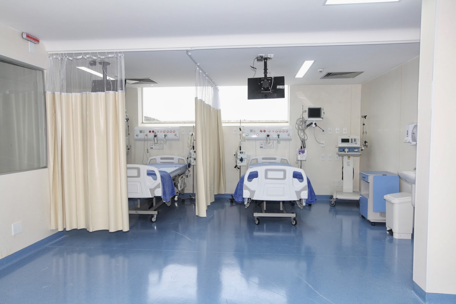 SANDRA GAZAR - Arquitetura: UTI - HOSPITAL AGNUS DEI