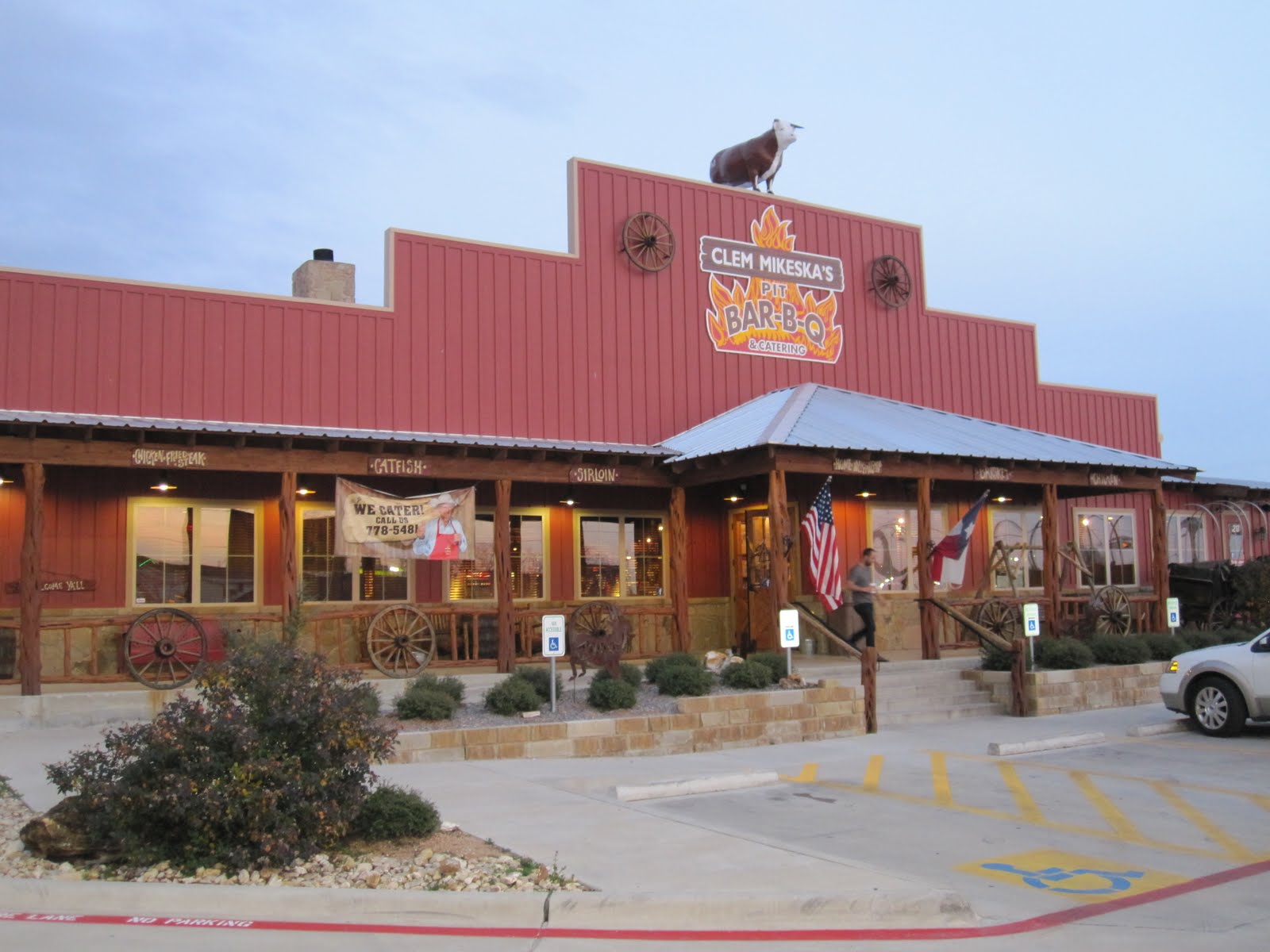 Man Up: Tales of Texas BBQ™: Dinner at Clem Mikeska's (Temple, TX)