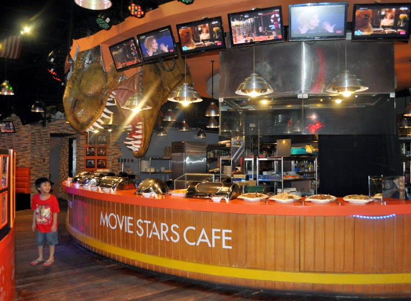 Dining: Movie Stars Cafe - Rochelle Rivera