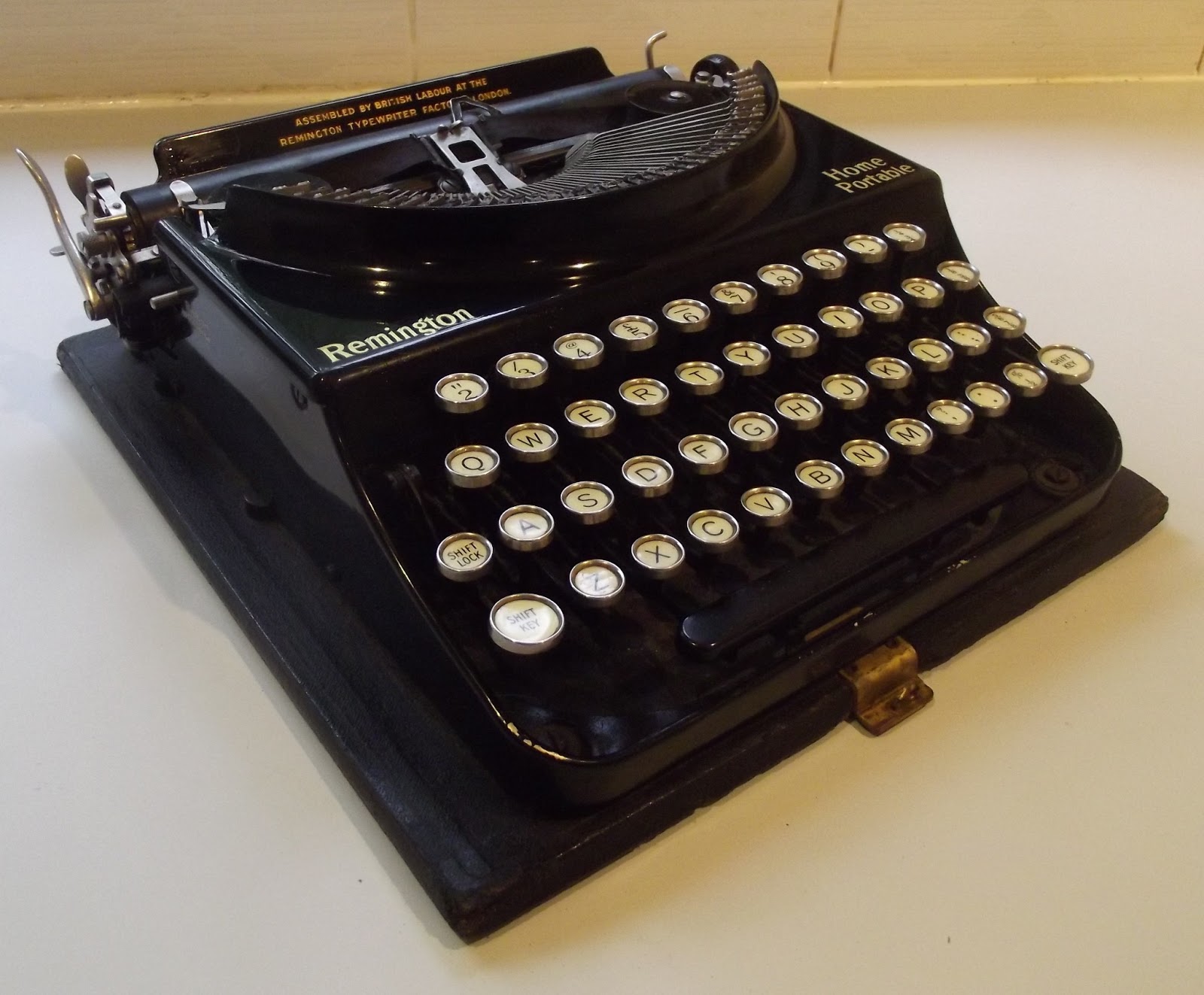 oz.Typewriter: Home to a Remington Home Portable Typewriter