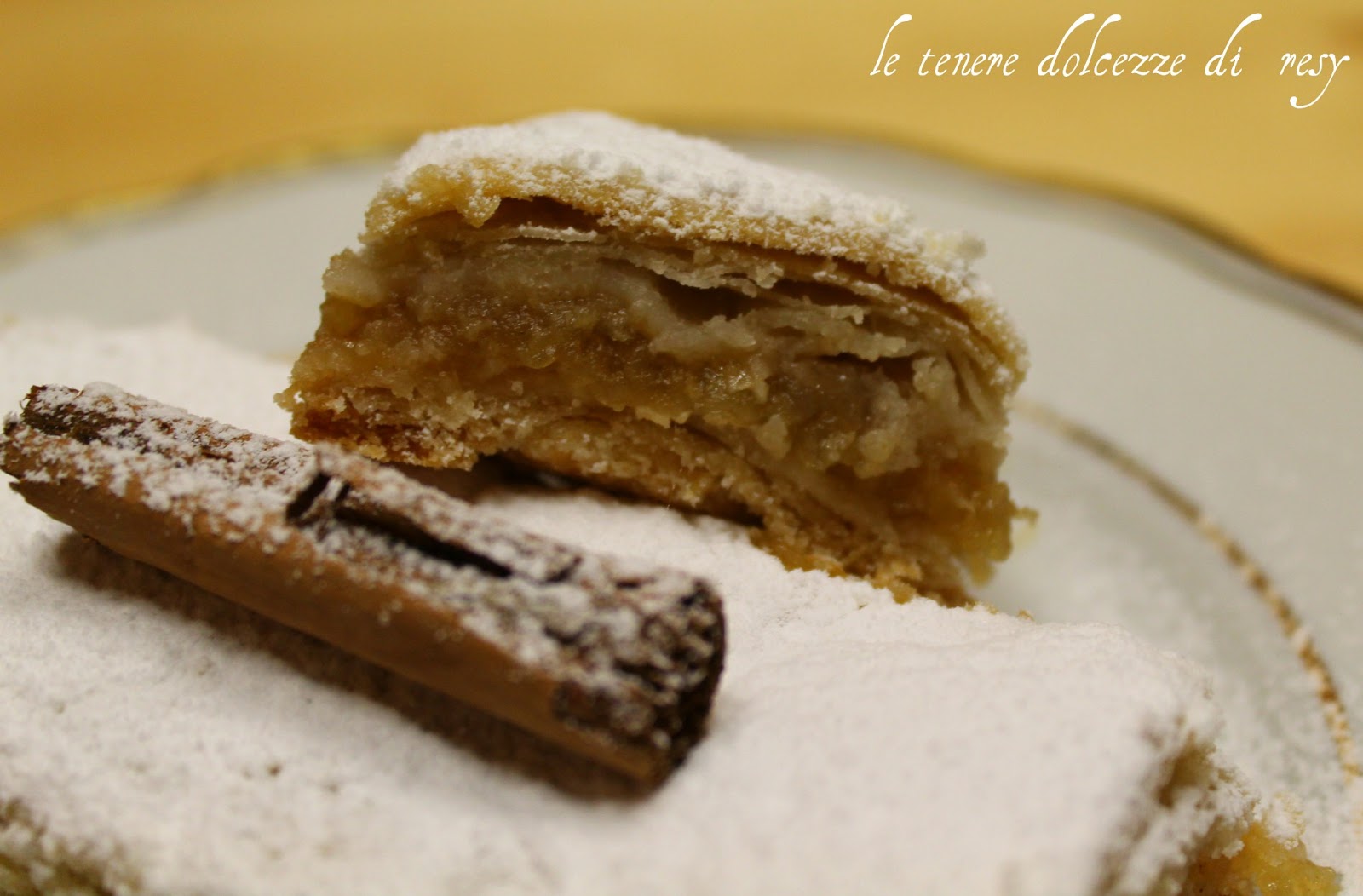 le tenere dolcezze di resy: Placinta cu mere - la torta di mele rumena