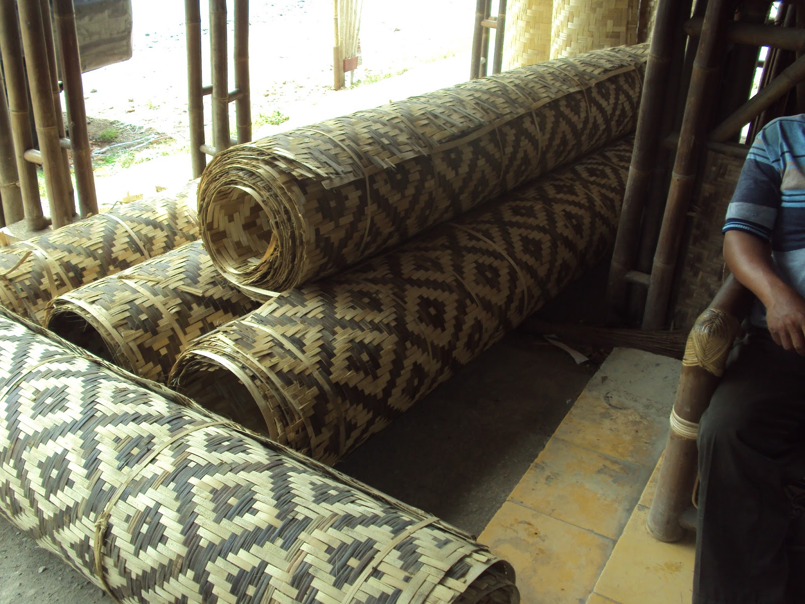 jawanis: ANYAMAN BATIK BAMBU