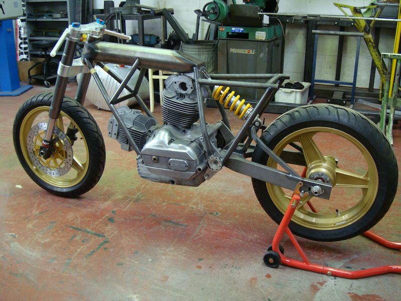 ITALIAN MOTOR magazine: From the frame up - Egli inspired Ducati special