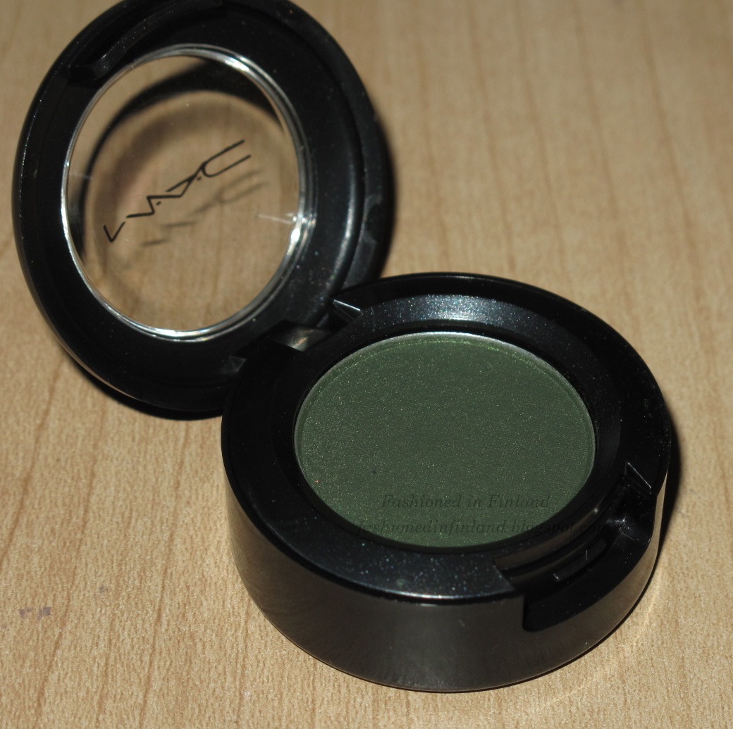 MAC Humid (frost) eye shadow
