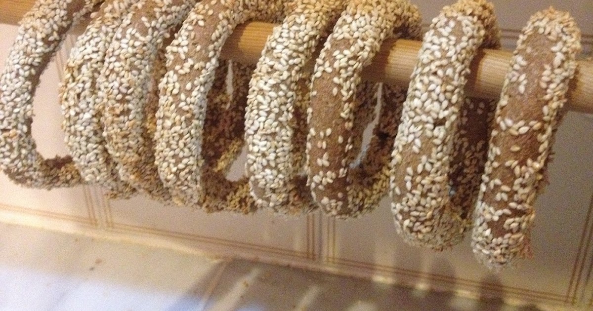 Hellenic "Recipes": Koulouri Thessalonikis (bread rings with sesame)