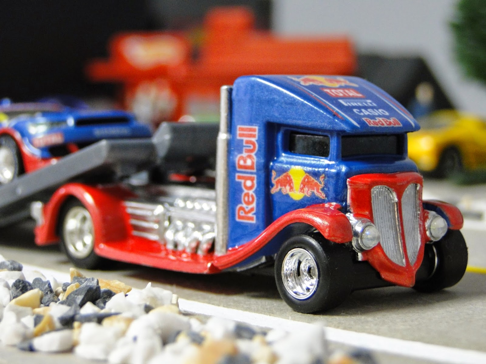 Hotwheels Day: Fast-Bed Hauler - Equipe Red Bull - 2015 - custom by ...