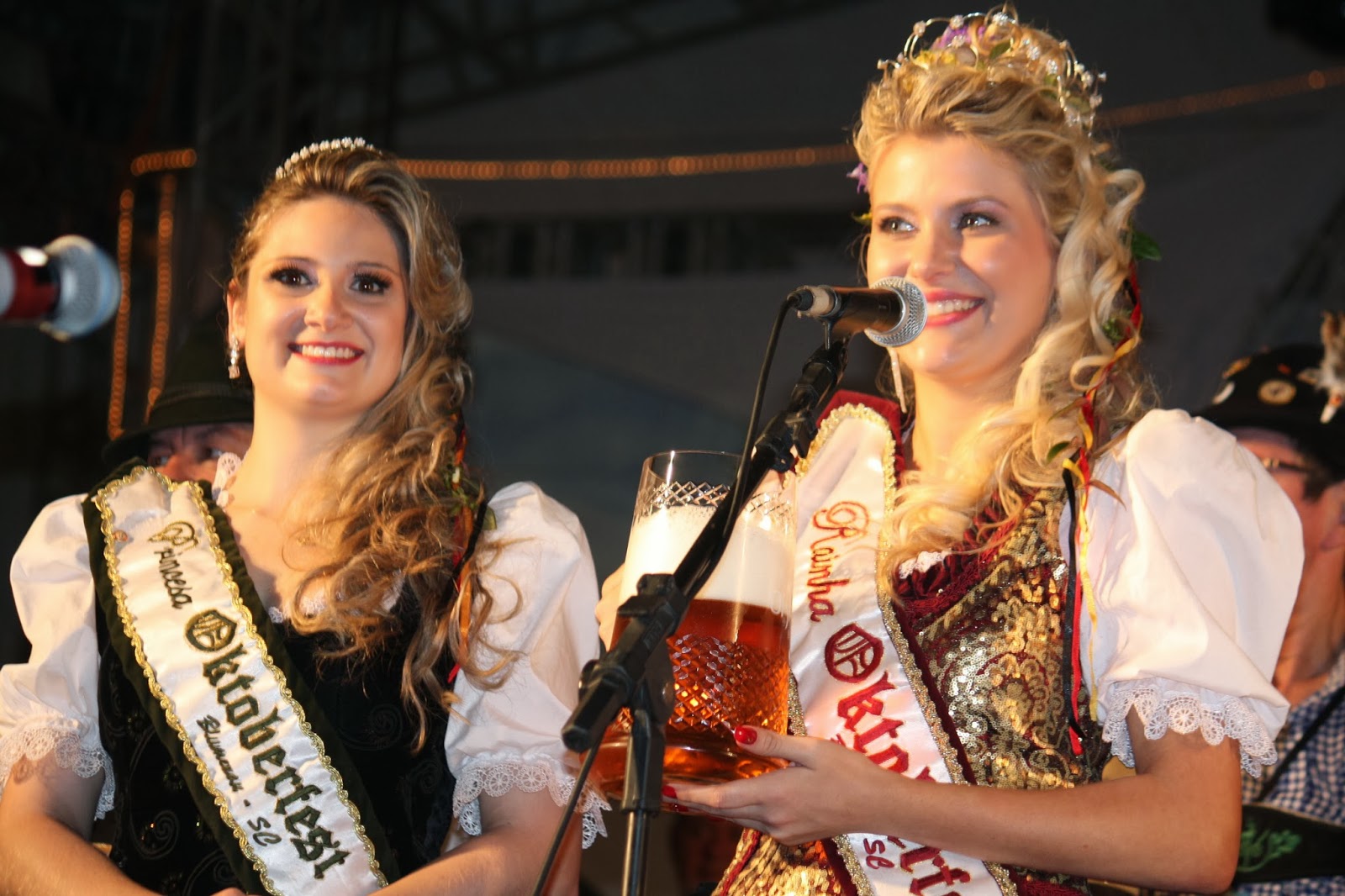 Duna Paparazzi : Sheila Ewald é eleita Rainha da 31ª Oktoberfest 2014