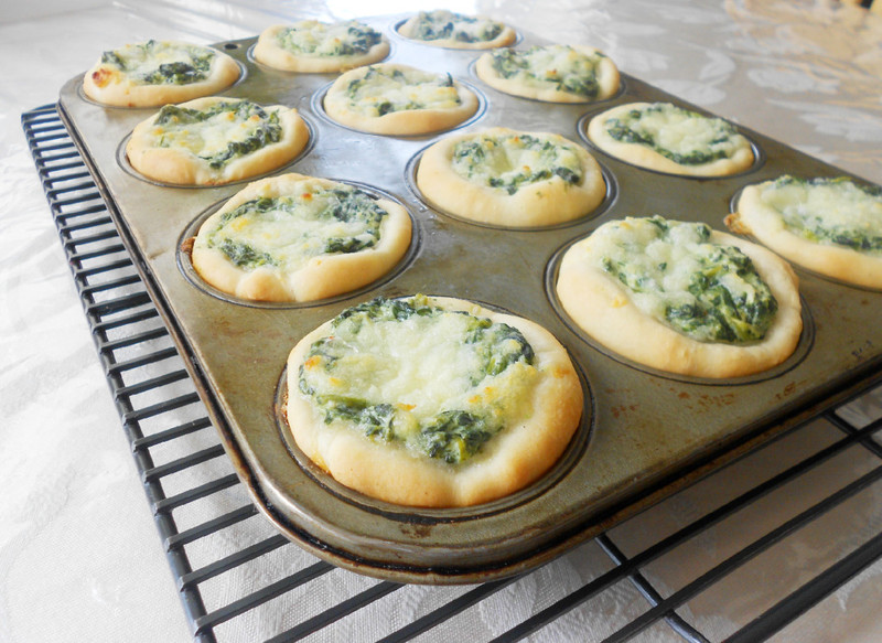 Baked Spinach Dip Mini Bread Bowls - Confessions of a Confectionista