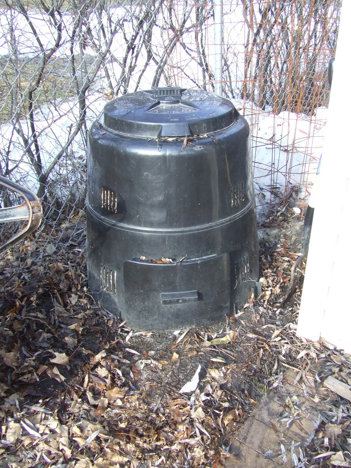 The Full Circle Gardener: Composting 101: The "Pile"
