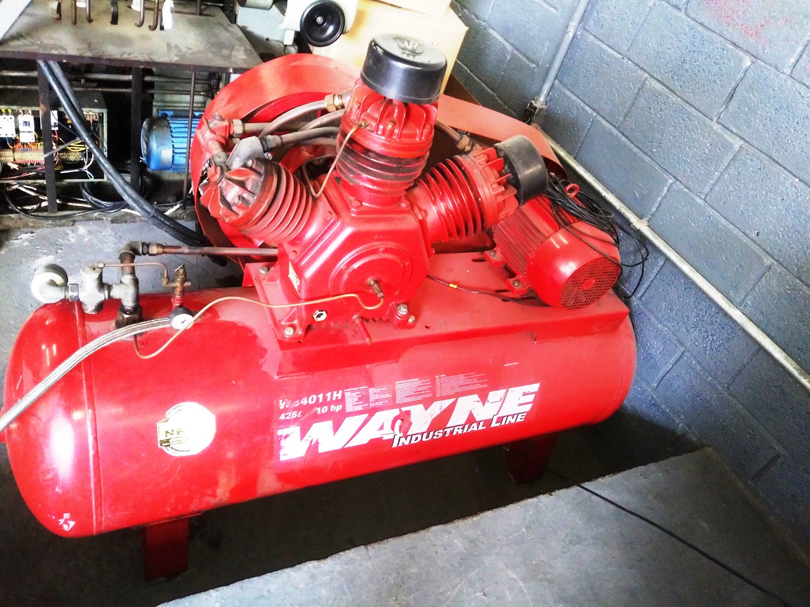 valprint maquinas gráficas : Compressor de Ar Wayne 40 PCM 425 litros.