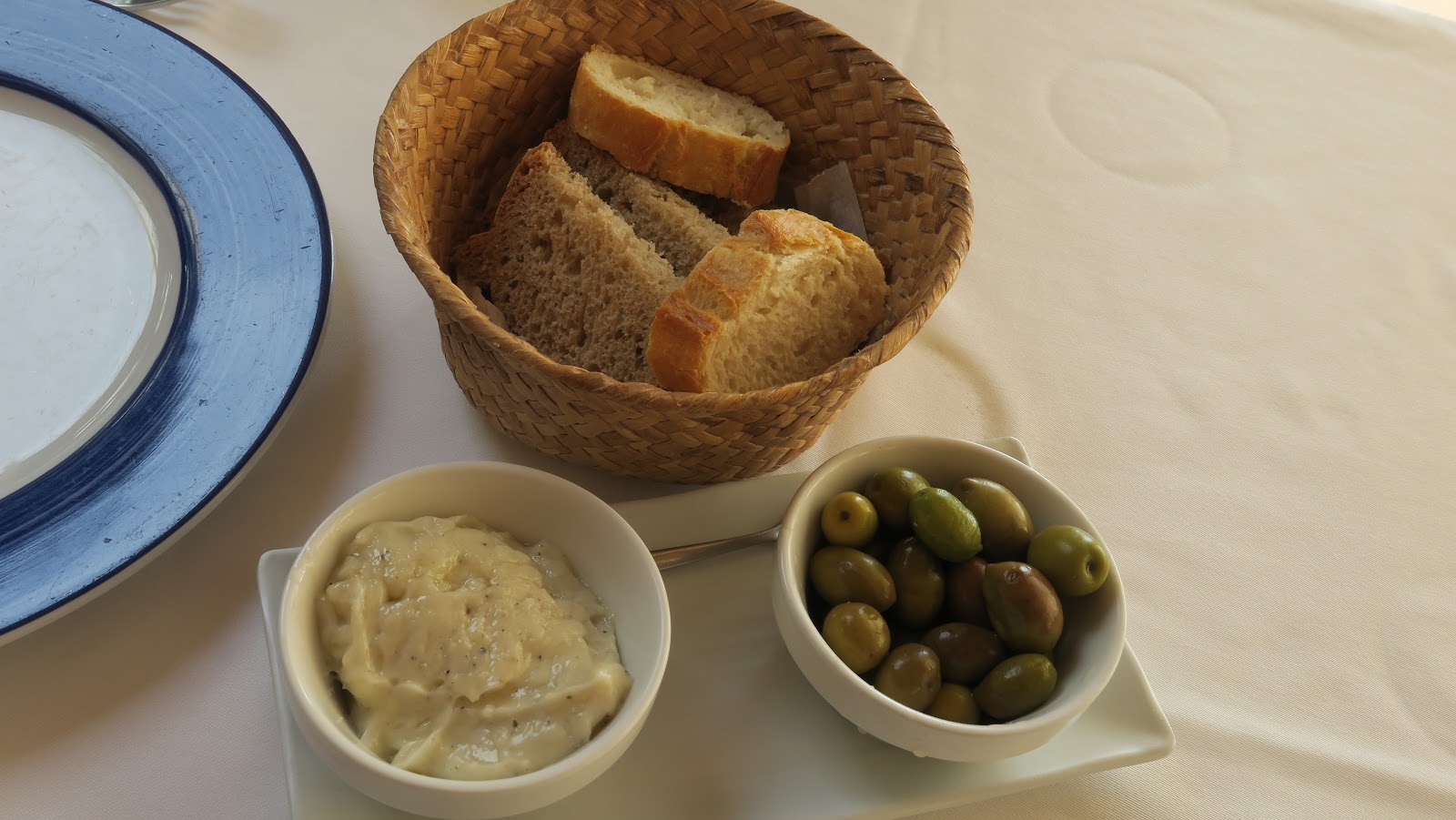 Viajar a Ibiza en abril: la versión más amable de la isla – Con botas y ...