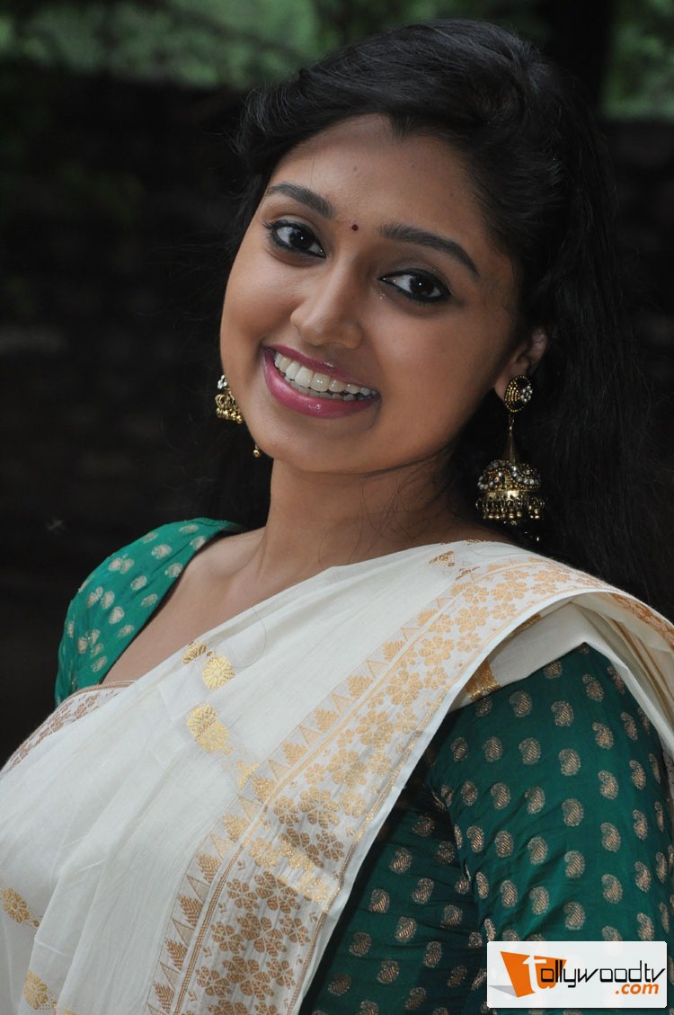 Suji Photoshoot At ElaCheppanu Audio Launch | Tollywoodtv