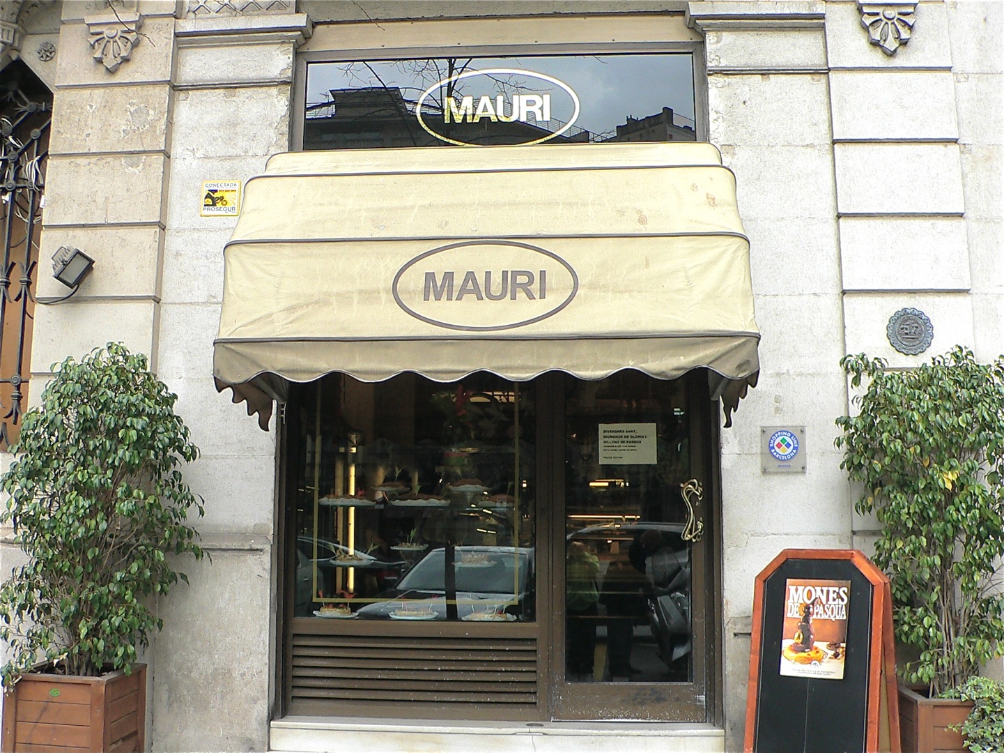 地中海の街から、色いろなお話: MAURI, una pastelería emblemática en el corazón del ...