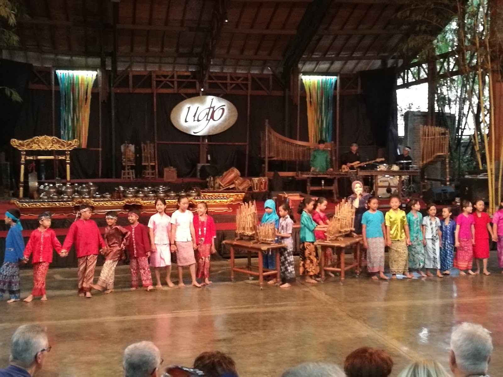 Saung Angklung Udjo - Tempat Wajib Lawat di Bandung, Indonesia