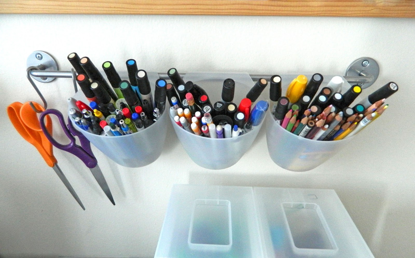 Little House Blossoms: Easy Marker Storage