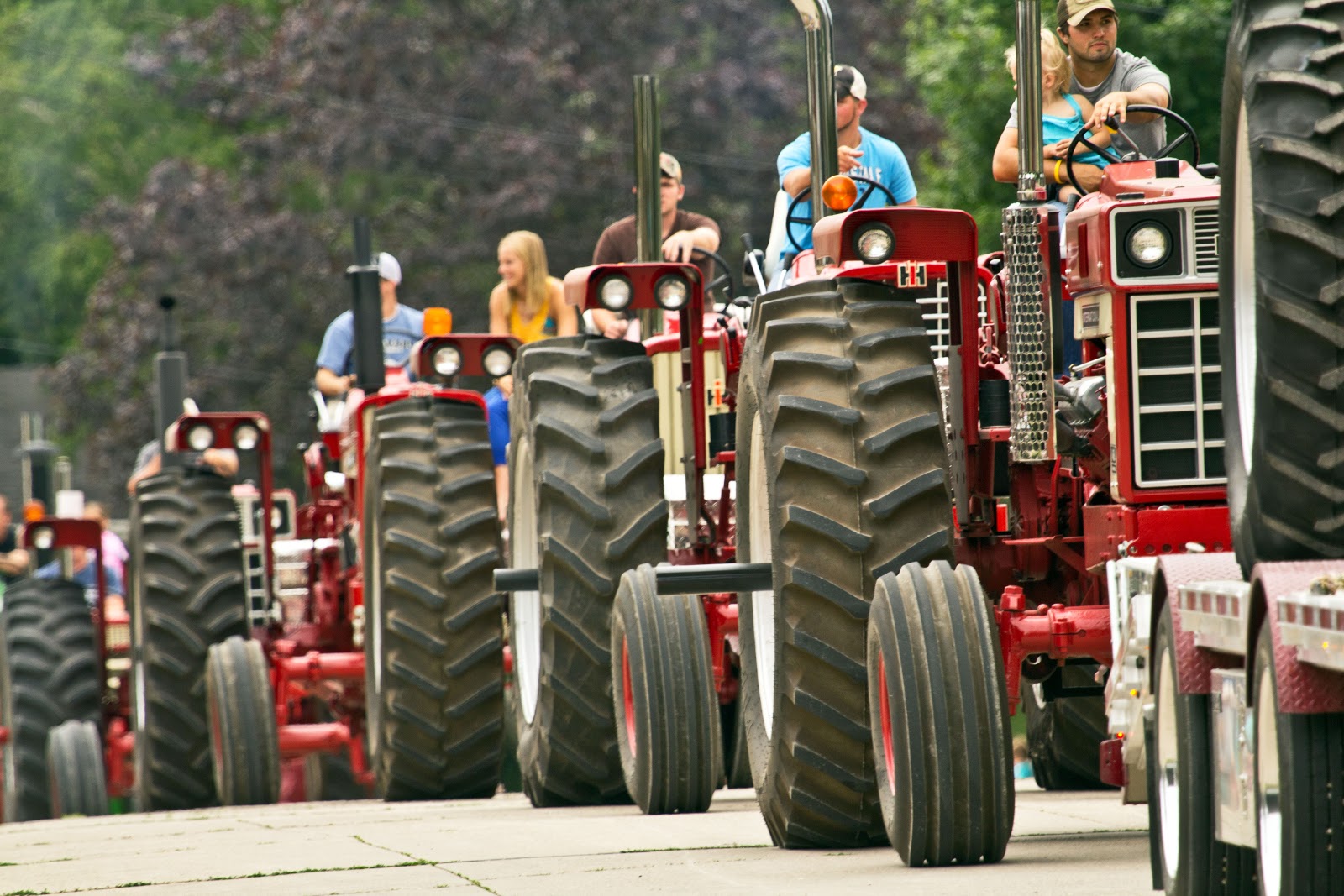 Funke Photos: Tractors On Parade