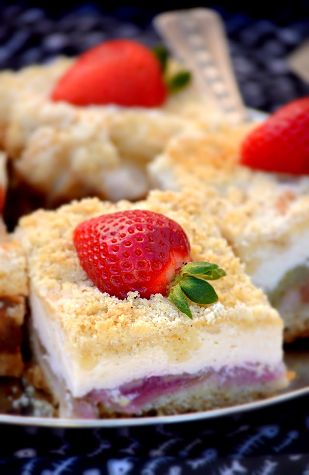 Rabarberi-kohupiima plaadikook - Kodukokad.eeKodukokad.ee