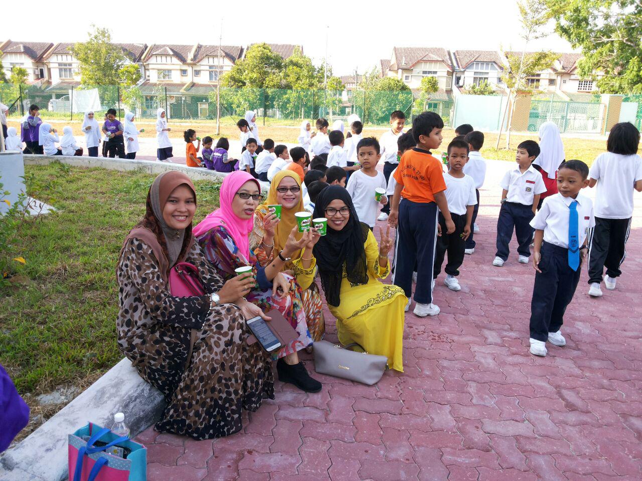 MINUM MILO AND JADI SIHAT DAN KUAT ~ Sekolah Kebangsaan Putra Heights 2