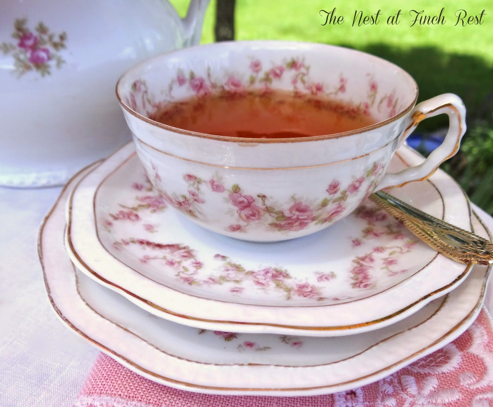 The Nest at Finch Rest: Pretty Pink Teacups