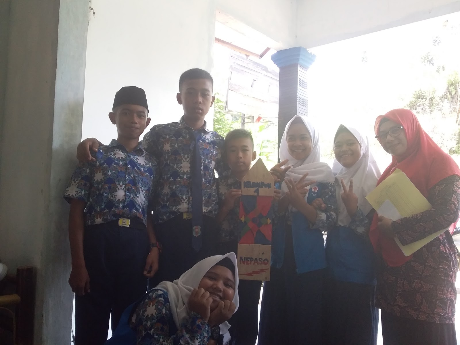 RAGAM HIAS PADA BAHAN KAYU DENGAN MENGGUNAKAN TEKNIK MEMAHAT - SBK SMP ...