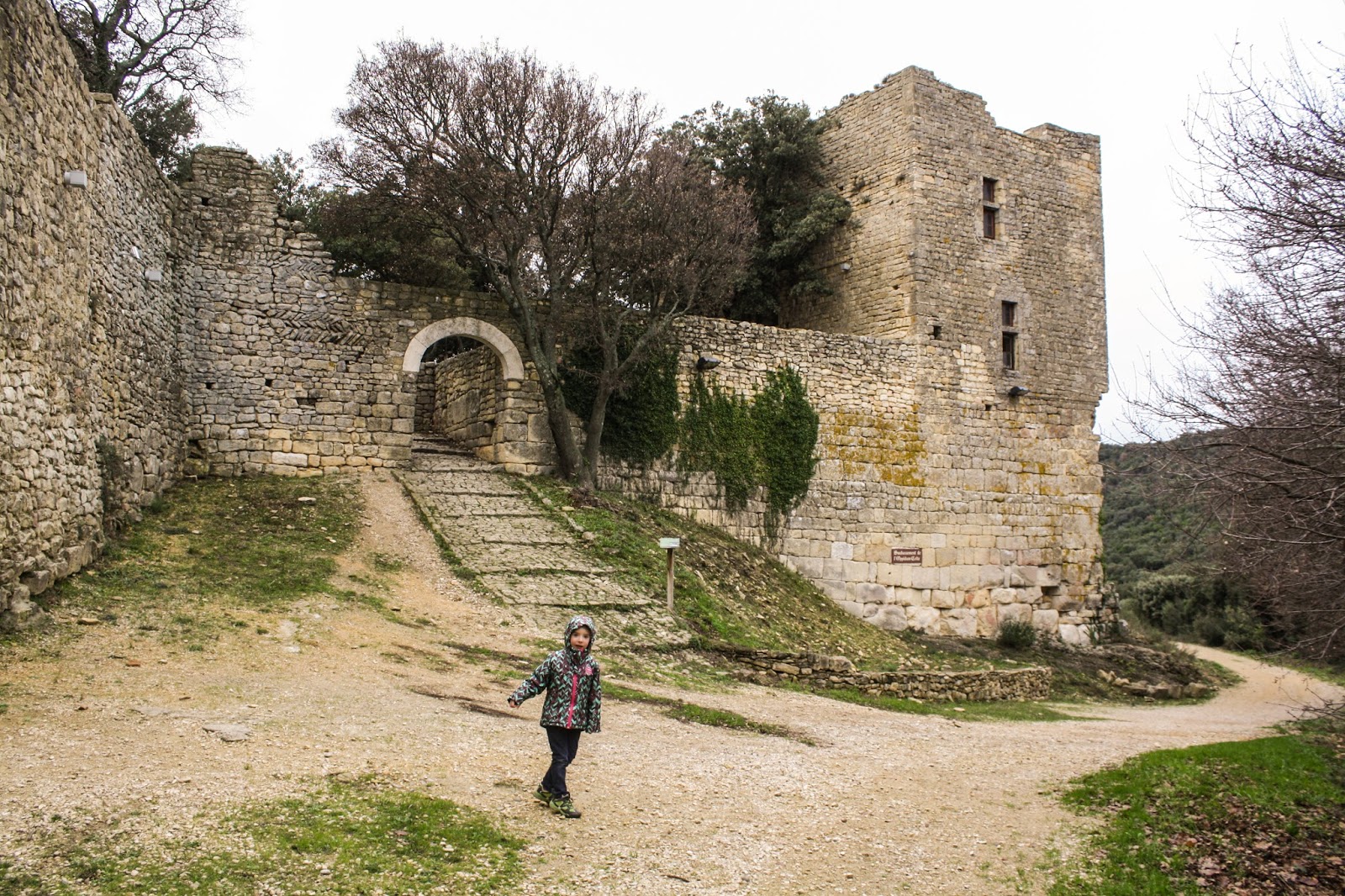 Les balades photographiques d'Alex (Volume 2): Visite du chateau de Gicon