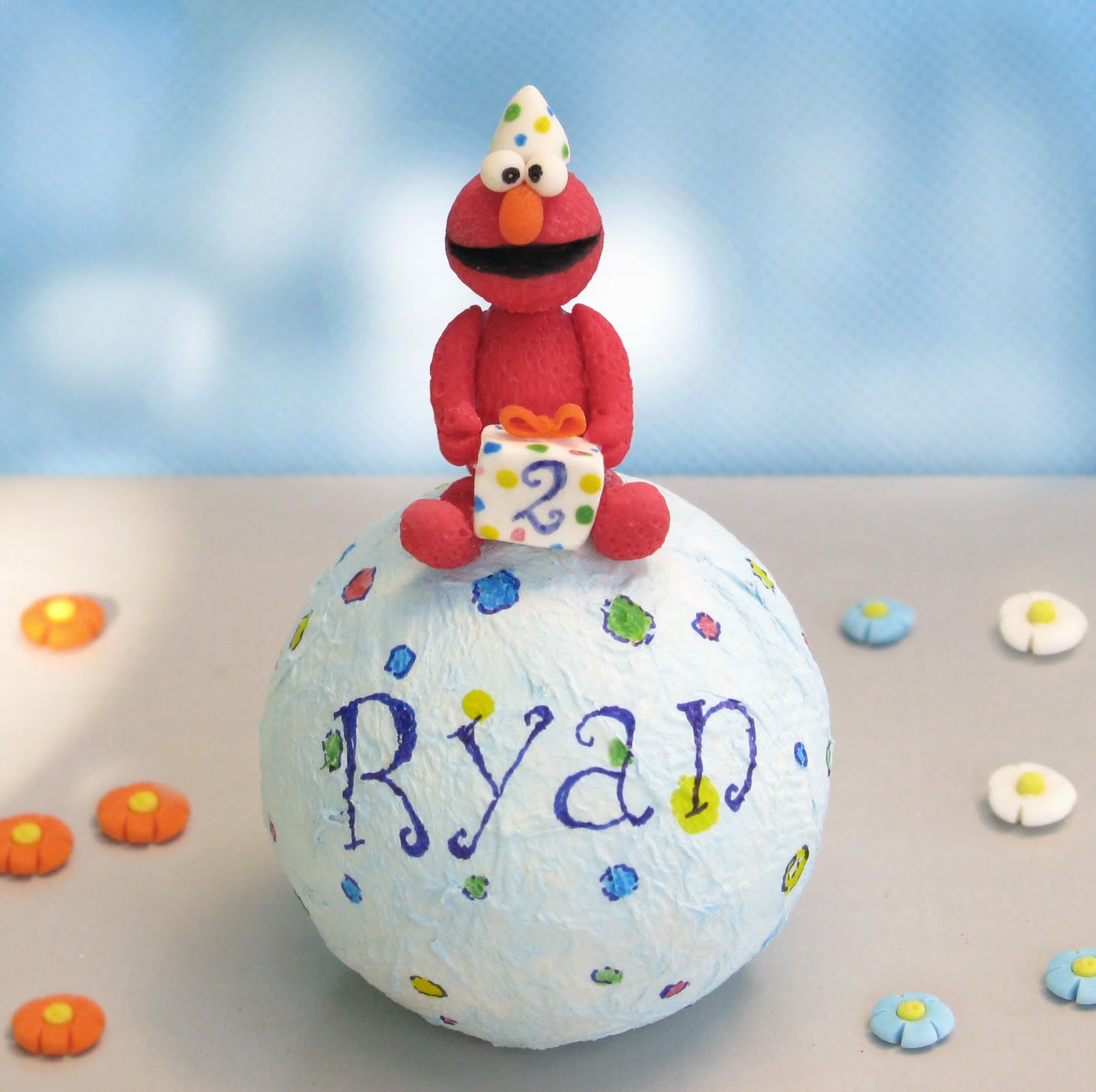 Elmo birthday cake topper: new pictures and a look to the work in progress!