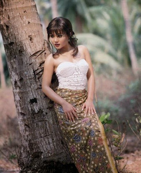 Selebritis Artis Model Seksi: Jadul... Koleksi Foto Seksi Cantik YUNI SHARA di POPULAR MAGAZINE