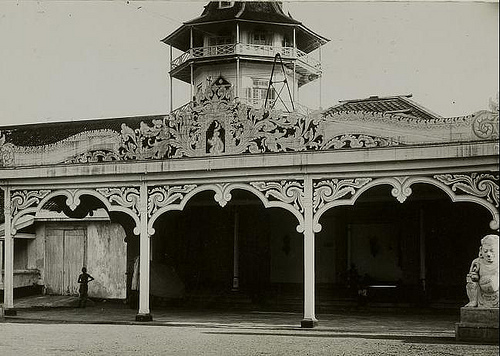 Seni dan Budaya Karaton Surakarta ~ PAGUYUBAN PAKOE BOEWONO