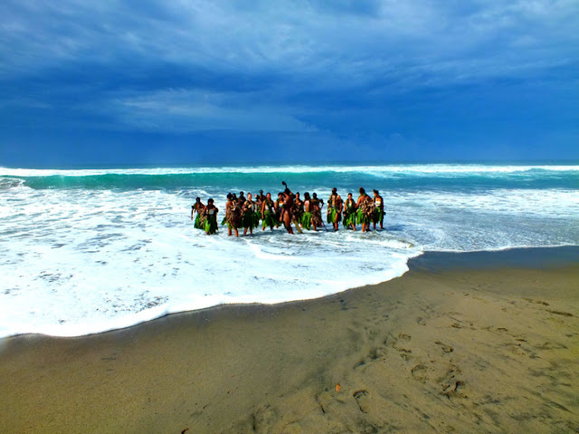 White Wolf : Pacific Islanders send an environmental message to the ...