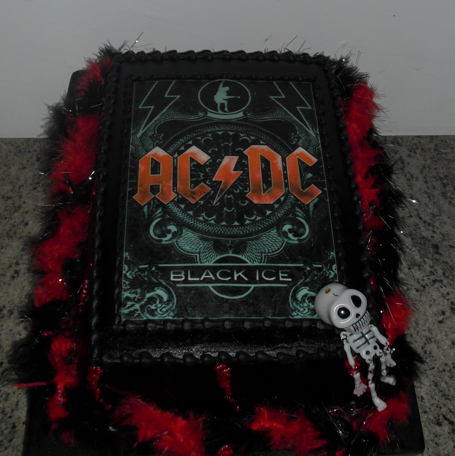 BOLOS LOURA CALDAS: Bolo com Banda de Rock Ref.: Nº214