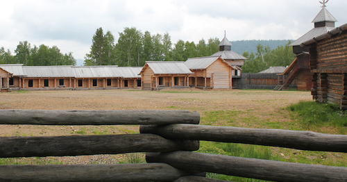 ultravanillasmurf: Russian Log Fence