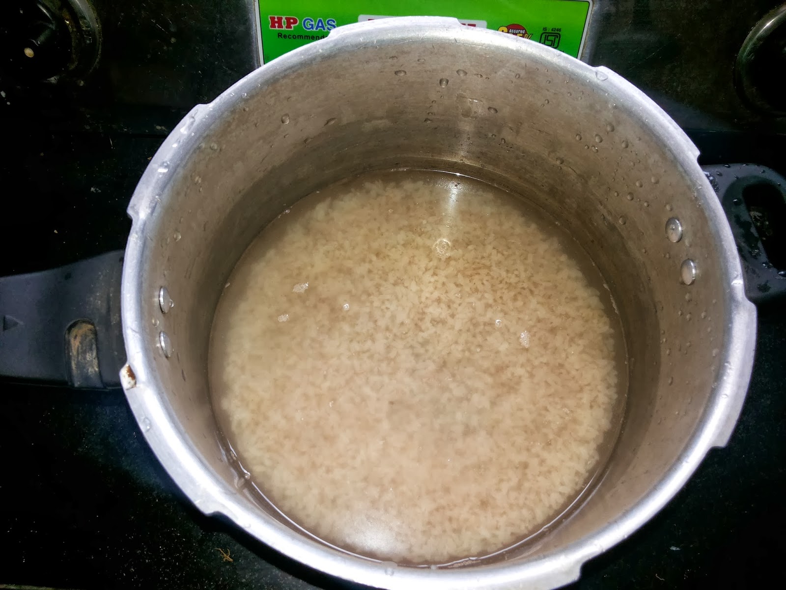 Cooking Recipes: HOW TO COOK MATTA RICE (ROSEMATTA RICE)