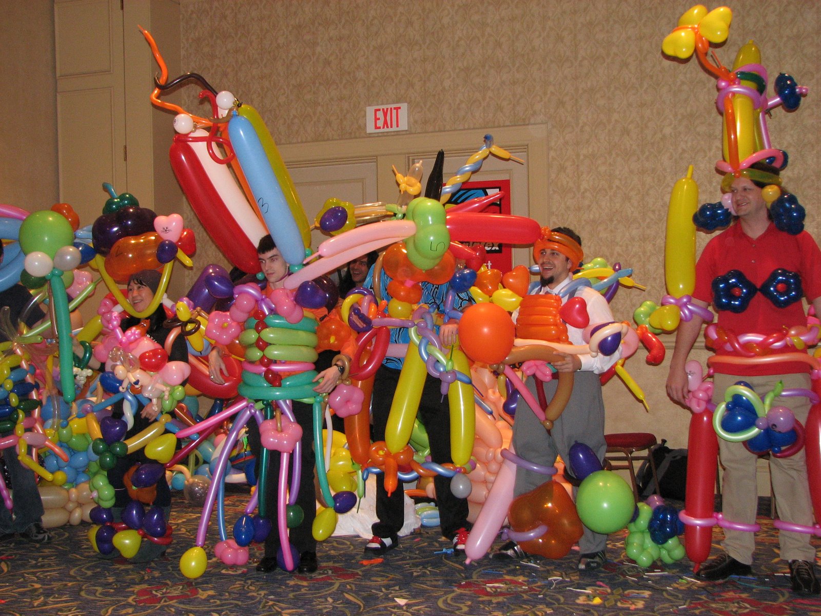 GlobeTwisting Balloons: Twisting