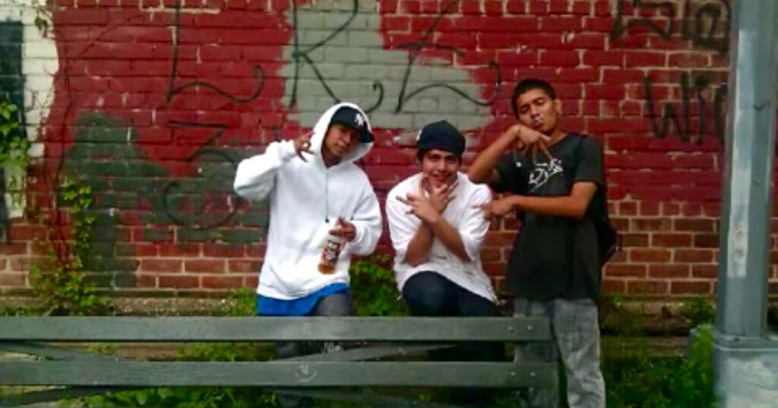 Sent in picturs ( gang graffiti ): LA raza 13 ( new York )