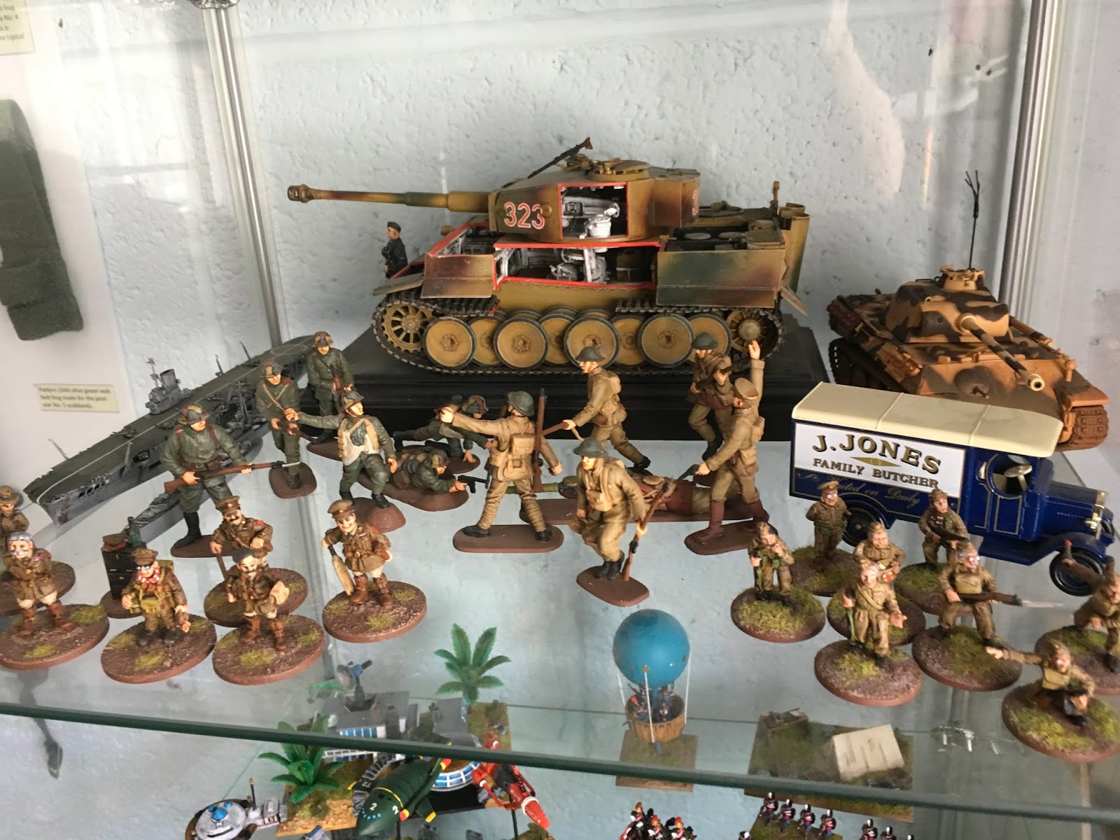 Tim's Tanks: Display Cabinets