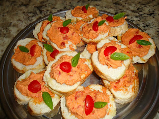 Delícias da Tia Néia: DUO DE PATÊS COM TORRADAS