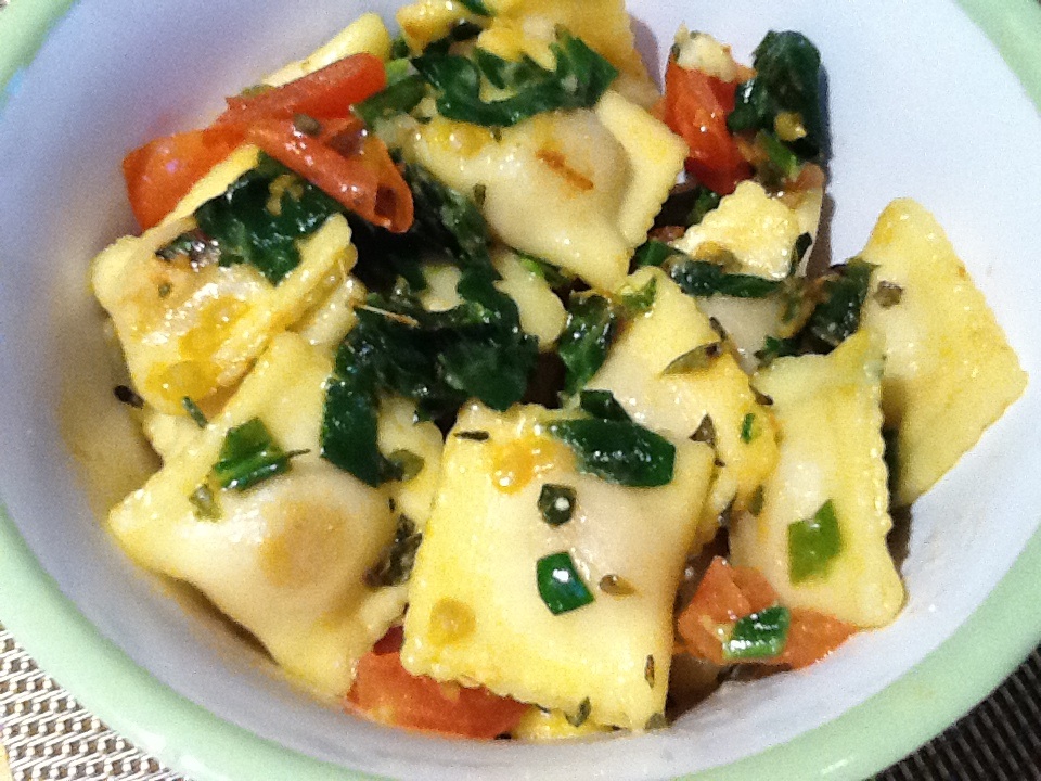 Mommy and Baby food: Mini Ravioli with Chopped Spinach and Tomatoes