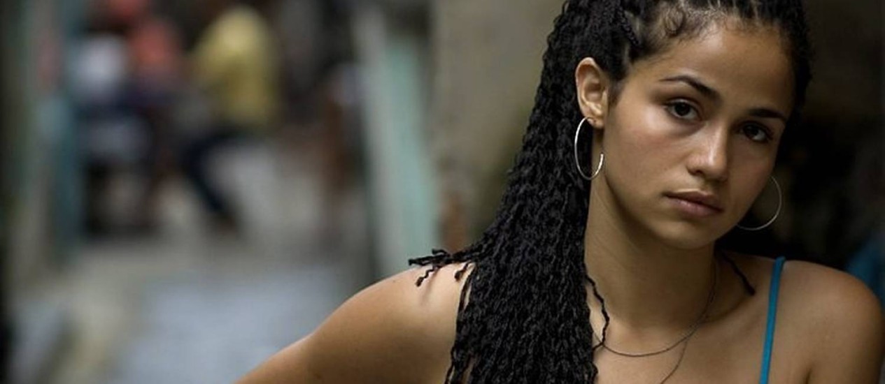 FEITIÇO DE CINEMA: Nanda Costa