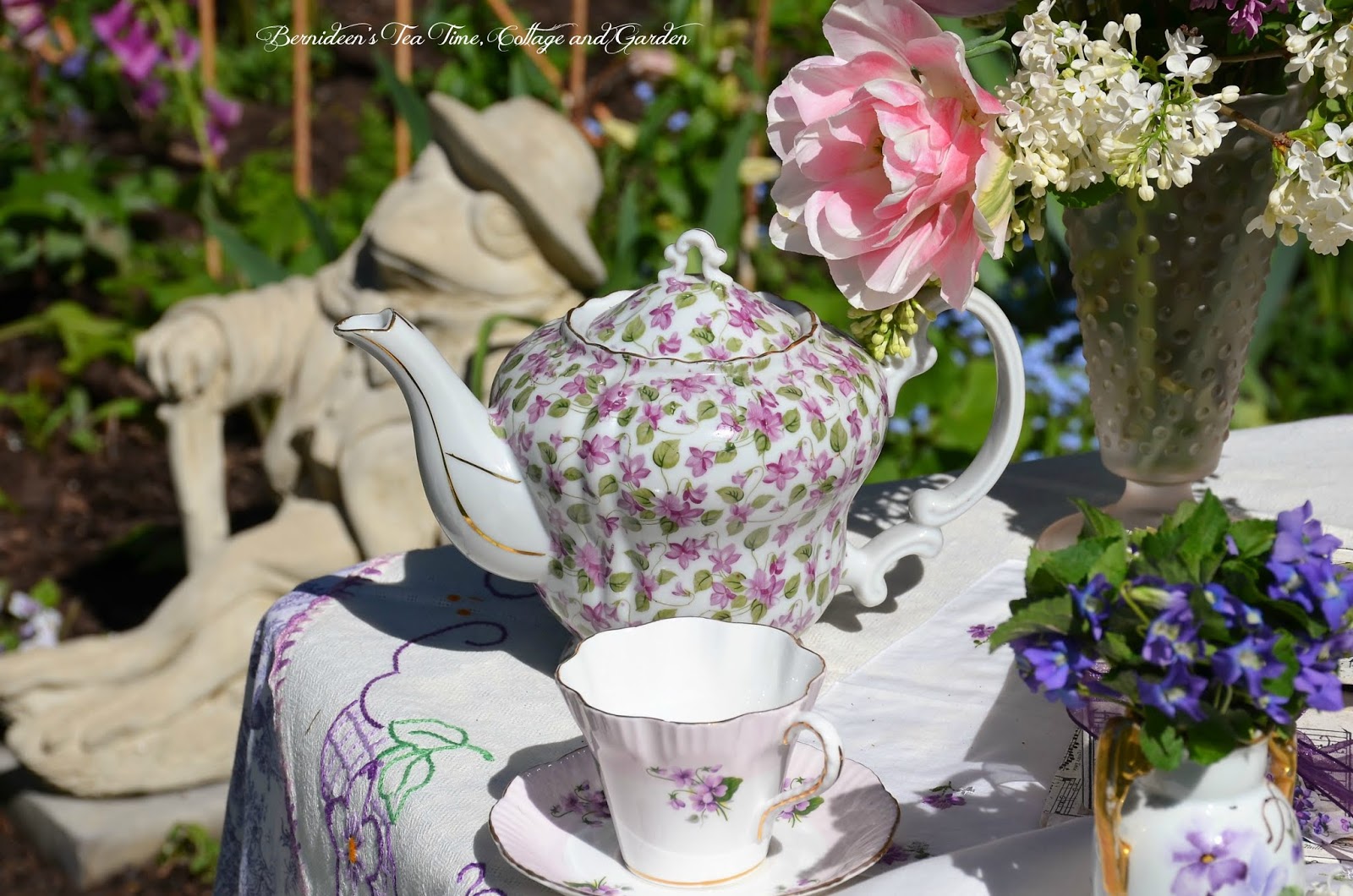 Bernideen's Tea Time, Cottage and Garden: FIRST "TEA IN THE GARDEN ...