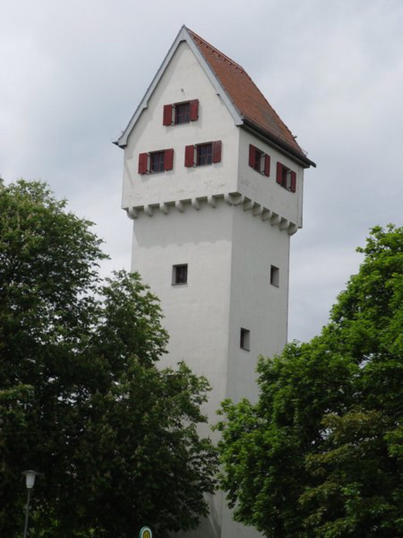 THE WORLD GEOGRAPHY: 14 Unique Water Towers From Around the World