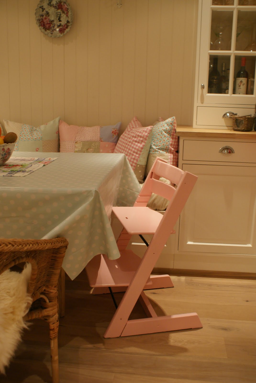 I mitt lille hus: Rosa stol til en liten ballerina!