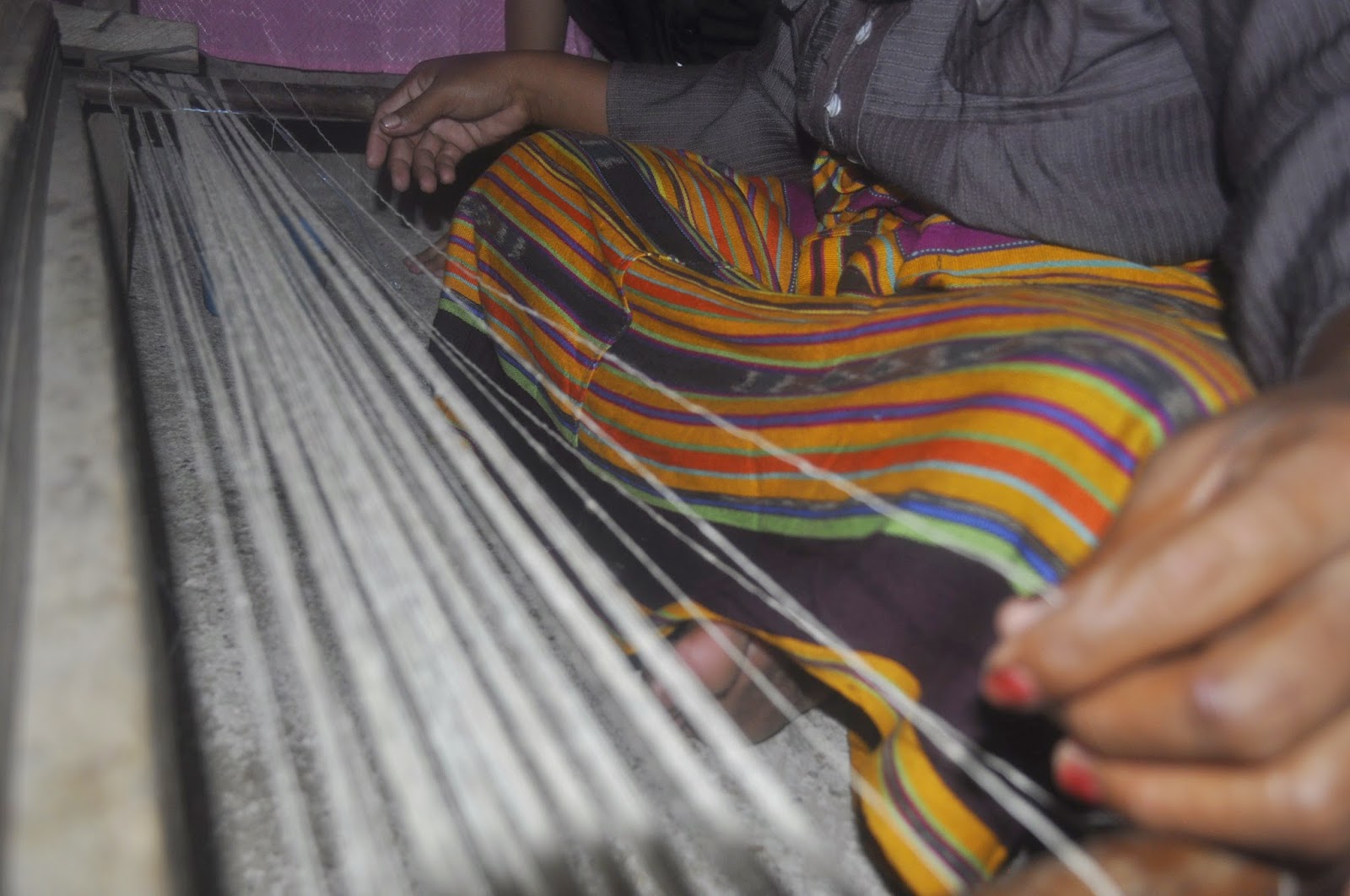 Bengkel Kain: Proses Menenun Kain Flores