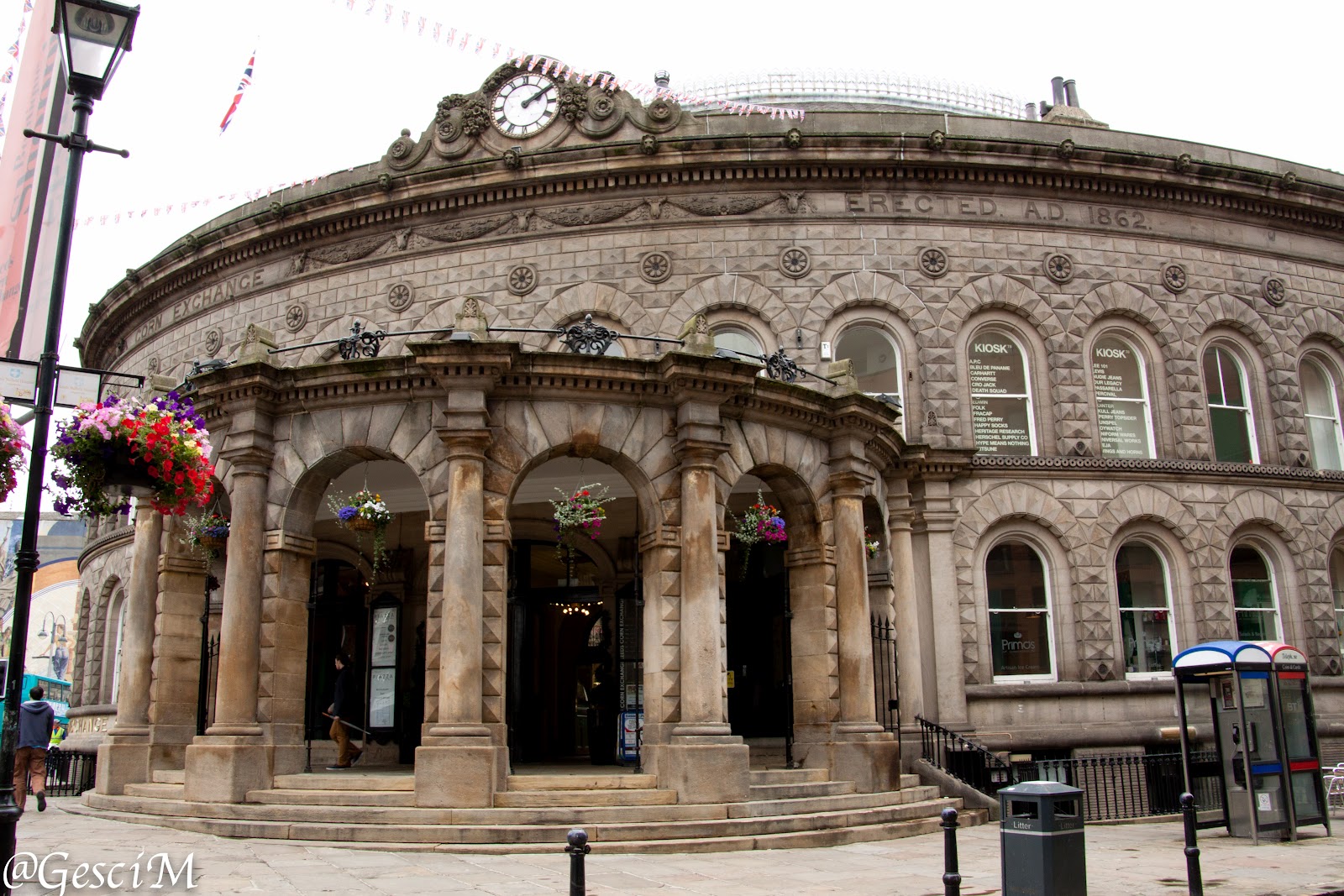 Peach and Thistle: Victorian Architecture in Leeds!