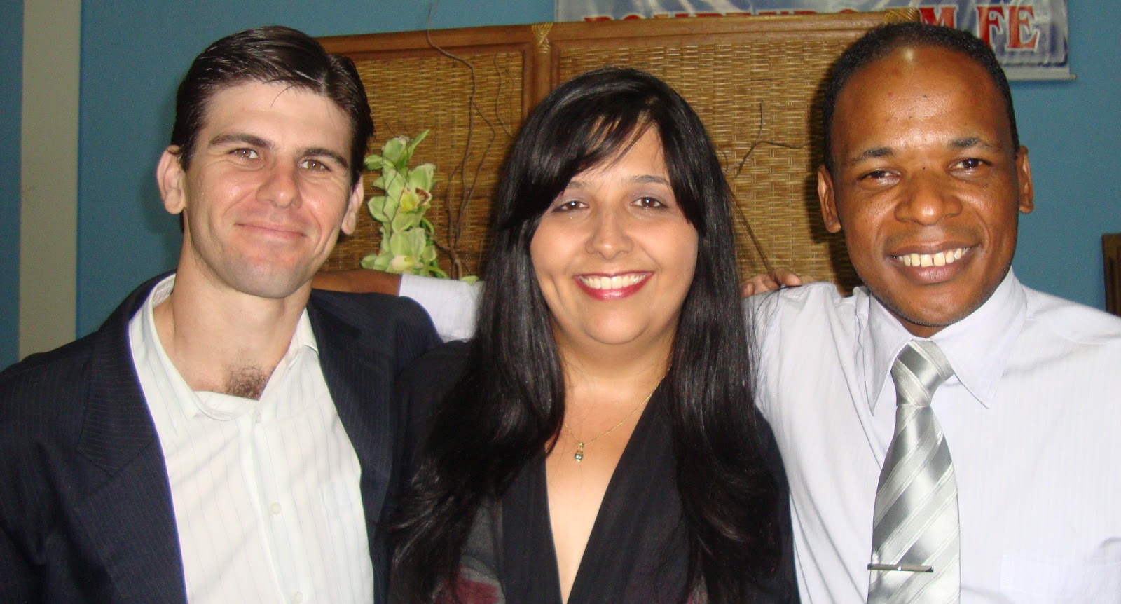 MINISTERIO PENTECOSTAL ROMPENDO EM FE: CANTORA CLÁUDIA NEVES