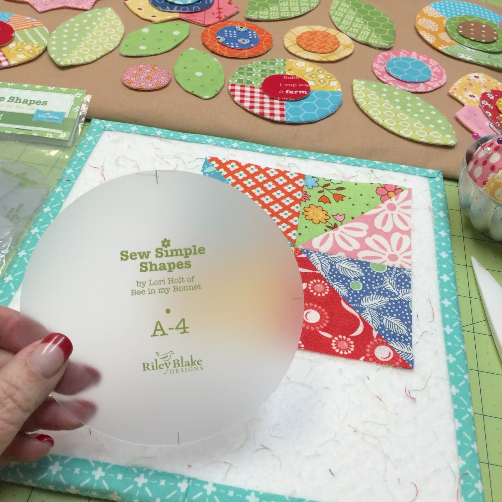 Bee In My Bonnet: Sew Simple Shapes - More Easy Patchwork Flowers!!!