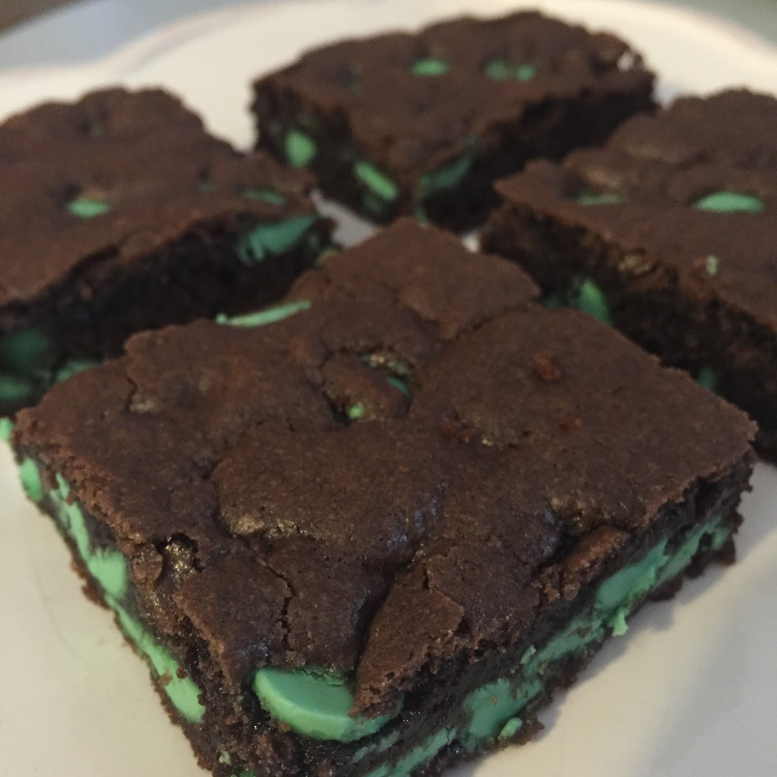 LIFE is better in PINK: 12 Days of Christmas: Chocolate Mint Chip Bars