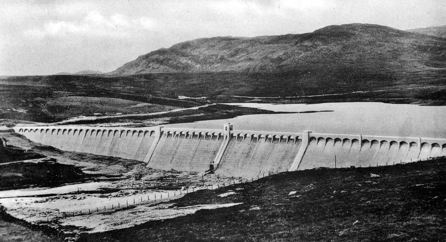 Tour Scotland: Old Photograph Clatteringshaws Dam Scotland