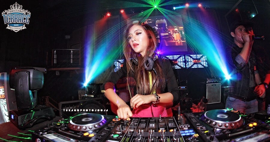 FDJ Nadia Vega : Sexy Beat For Dance Floor | BOOKING AGENCY | BAND ...