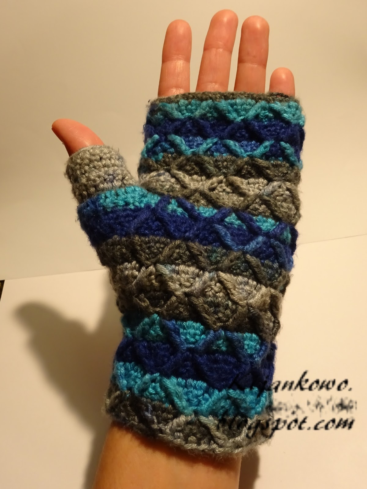 KIJANKOWO - szydełkowy świat: Szydełkowe mitenki - rękawiczki bez palców